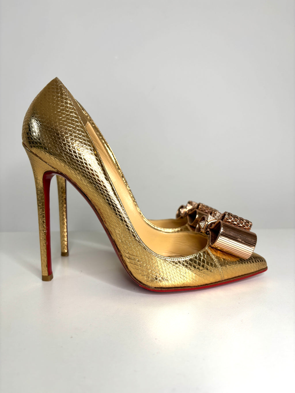 Christian Louboutin Ayers Metal Nodo Bow 120 Gold Python Heels 38.5 UK ...